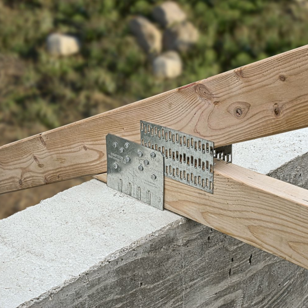 Simpson LTA2 7 1/2" 18 Gauge Lateral Truss Anchor - G90 Galvanized ...